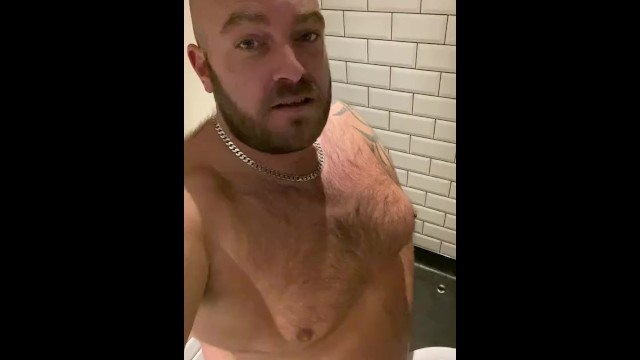 在公共场合撒尿 Pornhub Gay