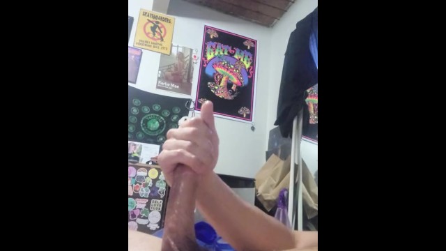 大肥公鸡在磨边二十分钟后射出巨大的负荷。 Pornhub Gay
