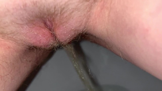 张开大口热的domme在你的嘴里撒尿