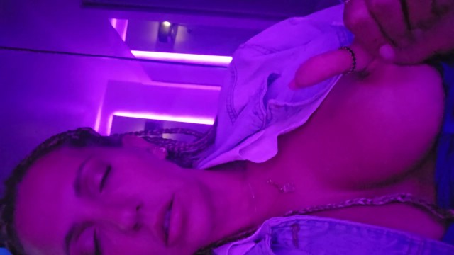 我的女朋友在我给她暖和的时候放松 很高兴看到